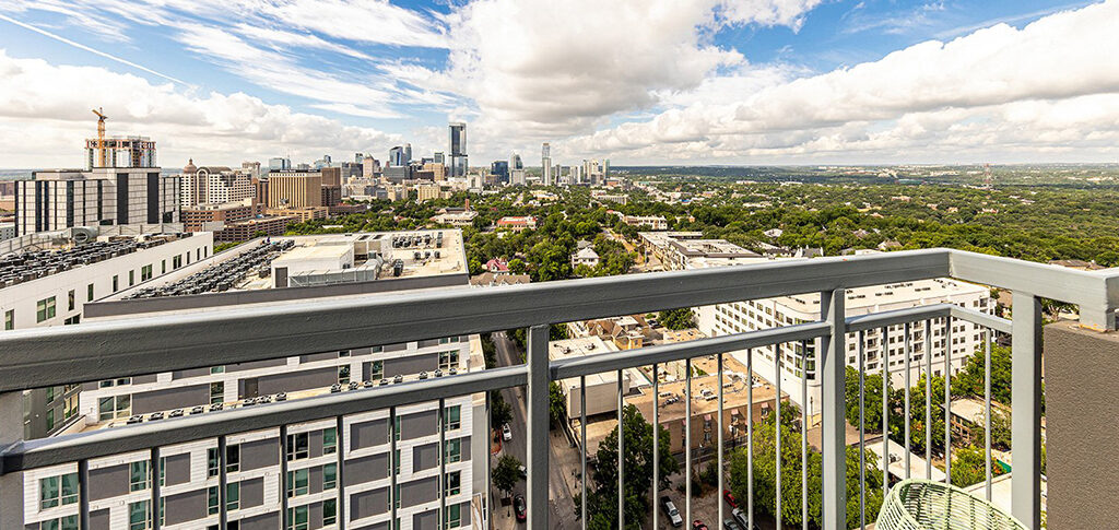 Apartments Near UT Austin | 21 Rio Apartments